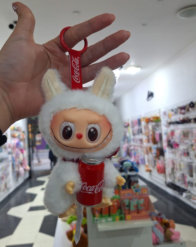 Labubu Coca-Cola - hashtagrosario.com